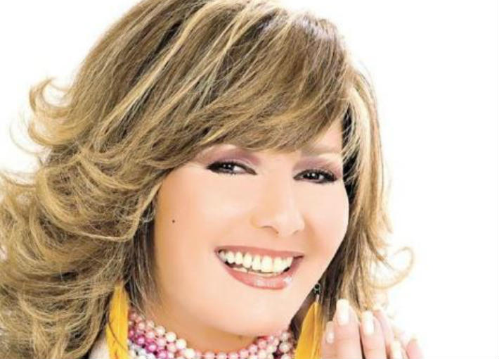 بالفيديو آثار الحكيم تخرج للإعلام مرة أخرى بعد اعتزالها منذ سنوات