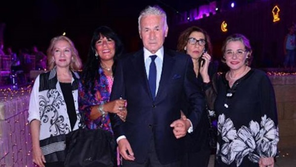 فيديو- ميرفت أبو عوف تتحدث عن عزت أبو عوف ومعجباته | فيديو | في الفن